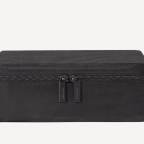 RIMOWA | Accessories | New Rimowa Packing Cube M | Poshmark